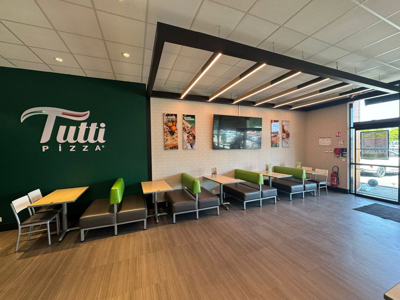 Tutti Pizza inaugure son premier restaurant avec service à table à ...
